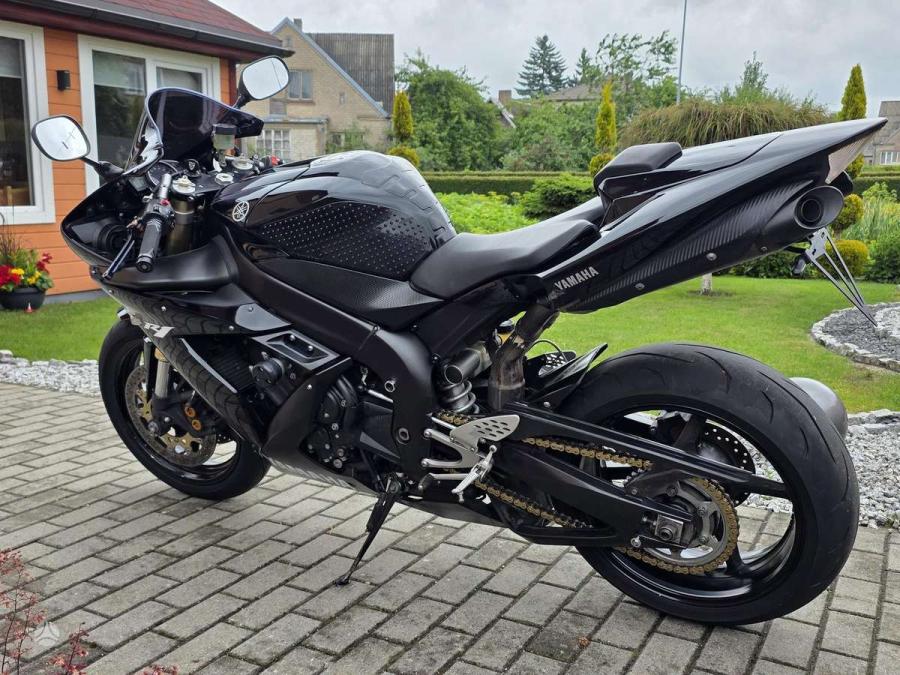 Yamaha R1 2004 in Kretinga, with an engine capacity of 1.00 L and mileage of 47 thousand km for 4600 €, photo 8 on AUTOMOTO.COM.LV