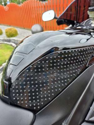 Yamaha R1 2004 in Kretinga, with an engine capacity of 1.00 L and mileage of 47 thousand km for 4600 €, photo 10 on AUTOMOTO.COM.LV