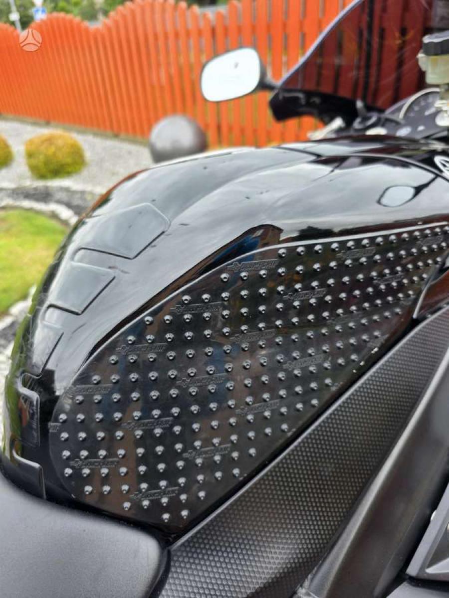 Yamaha R1 2004 in Kretinga, with an engine capacity of 1.00 L and mileage of 47 thousand km for 4600 €, photo 10 on AUTOMOTO.COM.LV