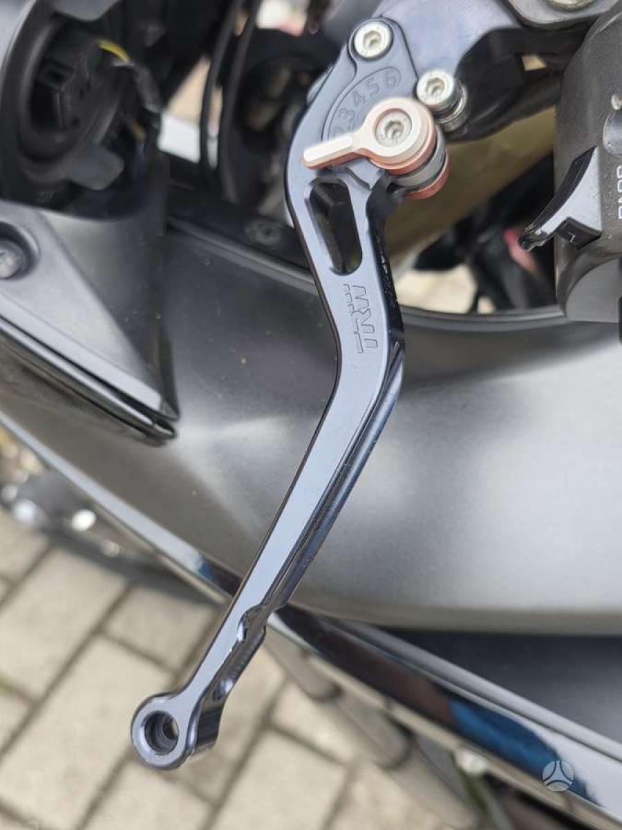 Yamaha R1 2004 in Kretinga, with an engine capacity of 1.00 L and mileage of 47 thousand km for 4600 €, photo 11 on AUTOMOTO.COM.LV
