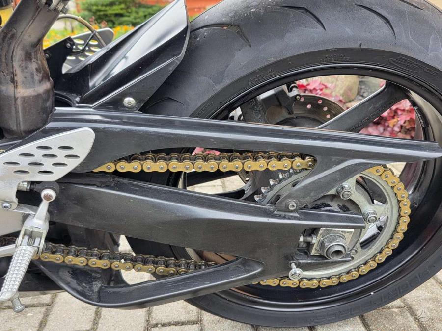Yamaha R1 2004 in Kretinga, with an engine capacity of 1.00 L and mileage of 47 thousand km for 4600 €, photo 13 on AUTOMOTO.COM.LV