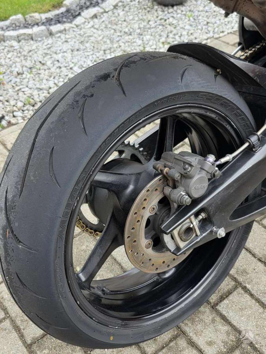 Yamaha R1 2004 in Kretinga, with an engine capacity of 1.00 L and mileage of 47 thousand km for 4600 €, photo 15 on AUTOMOTO.COM.LV