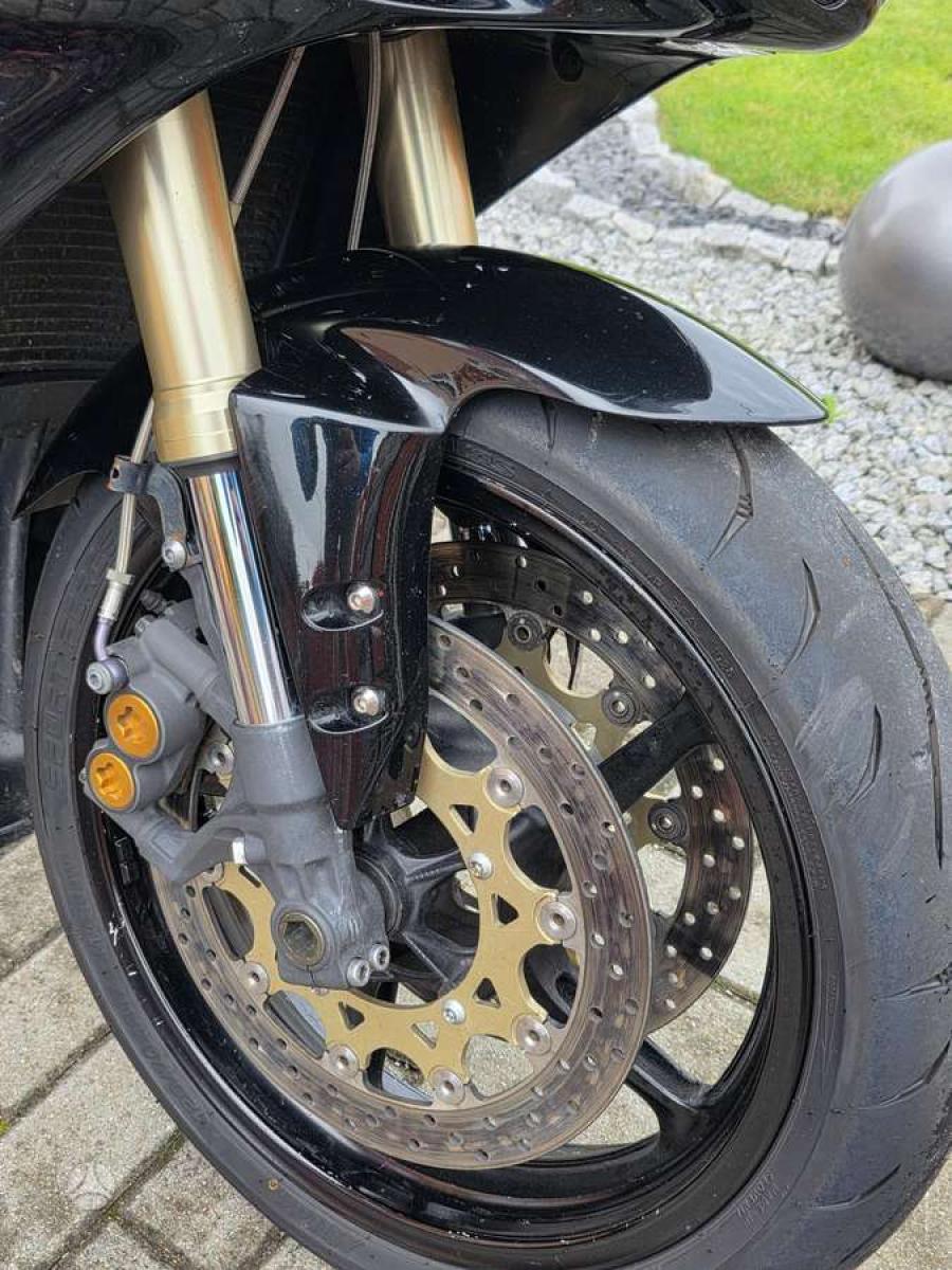 Yamaha R1 2004 in Kretinga, with an engine capacity of 1.00 L and mileage of 47 thousand km for 4600 €, photo 17 on AUTOMOTO.COM.LV
