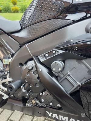 Yamaha R1 2004 in Kretinga, with an engine capacity of 1.00 L and mileage of 47 thousand km for 4600 €, photo 18 on AUTOMOTO.COM.LV