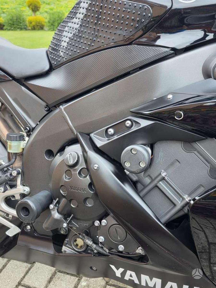 Yamaha R1 2004 in Kretinga, with an engine capacity of 1.00 L and mileage of 47 thousand km for 4600 €, photo 18 on AUTOMOTO.COM.LV