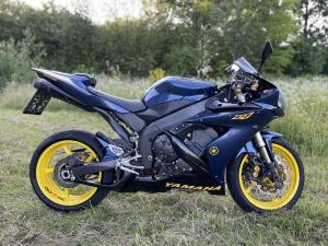 Yamaha R1 2004 Viļņa, ar dzinēja tilpumu 1.00 L un nobraukumu 32 tūkst. km par 3800 €, foto  vietnē AUTOMOTO.COM.LV