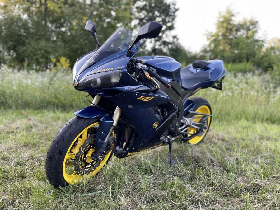 Yamaha R1 2004 Viļņa, ar dzinēja tilpumu 1.00 L un nobraukumu 32 tūkst. km par 3800 €, foto 4 vietnē AUTOMOTO.COM.LV