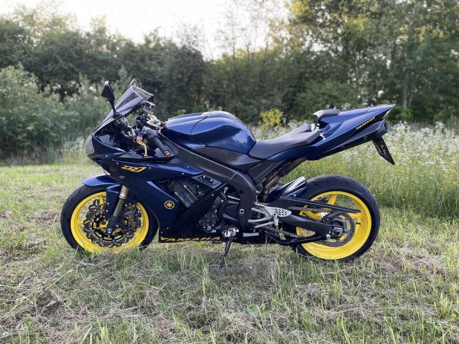 Yamaha R1 2004 Viļņa, ar dzinēja tilpumu 1.00 L un nobraukumu 32 tūkst. km par 3800 €, foto 5 vietnē AUTOMOTO.COM.LV