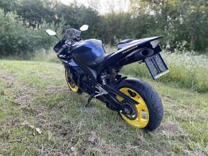 Yamaha R1 2004 Viļņa, ar dzinēja tilpumu 1.00 L un nobraukumu 32 tūkst. km par 3800 €, foto 6 vietnē AUTOMOTO.COM.LV