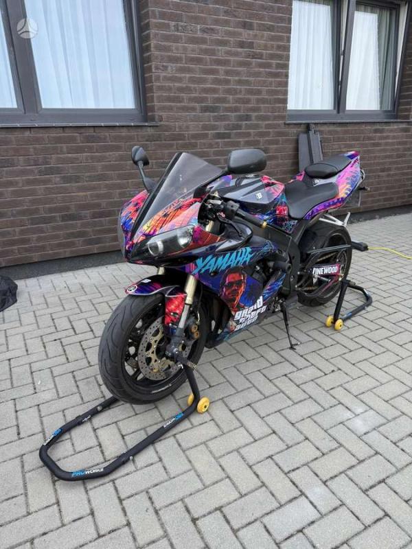 Yamaha R1 2004 in Klaipeda, with an engine capacity of 1.00 L and mileage of 36 thousand km for 5700 €, photo 1 on AUTOMOTO.COM.LV