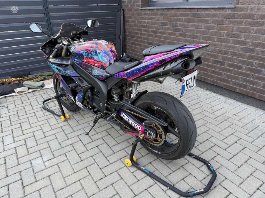 Yamaha R1 2004 in Klaipeda, with an engine capacity of 1.00 L and mileage of 36 thousand km for 5700 €, photo 6 on AUTOMOTO.COM.LV