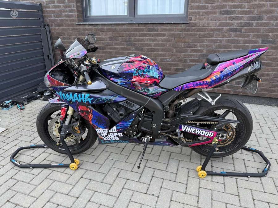 Yamaha R1 2004 in Klaipeda, with an engine capacity of 1.00 L and mileage of 36 thousand km for 5700 €, photo 7 on AUTOMOTO.COM.LV