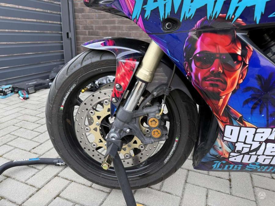 Yamaha R1 2004 in Klaipeda, with an engine capacity of 1.00 L and mileage of 36 thousand km for 5700 €, photo 8 on AUTOMOTO.COM.LV