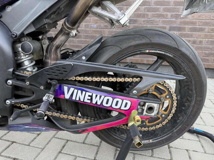 Yamaha R1 2004 in Klaipeda, with an engine capacity of 1.00 L and mileage of 36 thousand km for 5700 €, photo 10 on AUTOMOTO.COM.LV