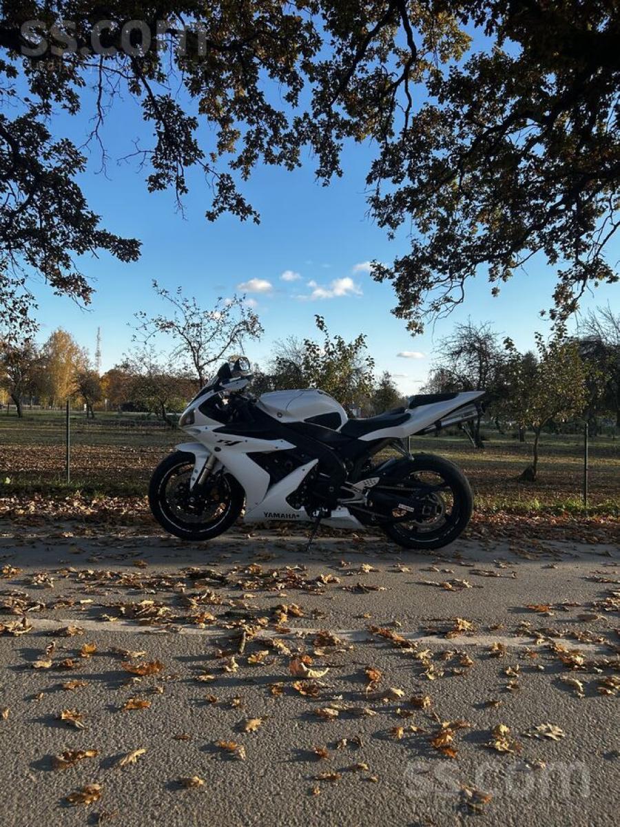 Yamaha R1 2005 Valmiera, ar dzinēja tilpumu 1.00 L un nobraukumu 0 tūkst. km par 4500 €, foto 2 vietnē AUTOMOTO.COM.LV