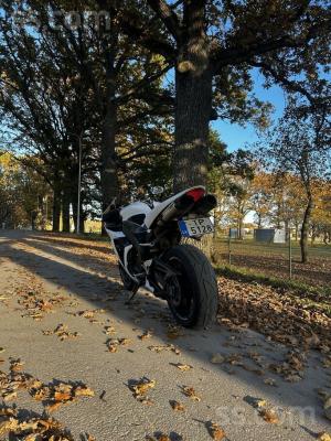 Yamaha R1 2005 Valmiera, ar dzinēja tilpumu 1.00 L un nobraukumu 0 tūkst. km par 4500 €, foto 3 vietnē AUTOMOTO.COM.LV