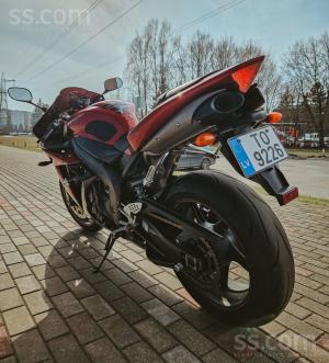 Yamaha R1 2005 in Riga, with an engine capacity of 1.00 L and mileage of 0 thousand km for 4800 €, photo 7 on AUTOMOTO.COM.LV