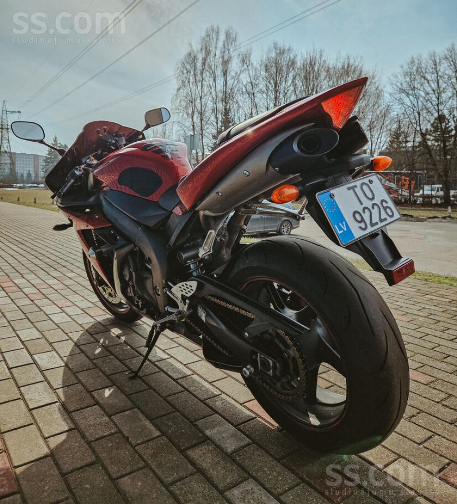Yamaha R1 2005 in Riga, with an engine capacity of 1.00 L and mileage of 0 thousand km for 4800 €, photo 7 on AUTOMOTO.COM.LV