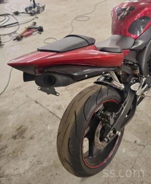 Yamaha R1 2005 in Riga, with an engine capacity of 1.00 L and mileage of 0 thousand km for 4800 €, photo 9 on AUTOMOTO.COM.LV