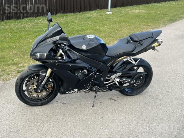 Yamaha R1 2005 Liepāja, ar dzinēja tilpumu 1.00 L un nobraukumu 0 tūkst. km par 4990 €, foto 2 vietnē AUTOMOTO.COM.LV