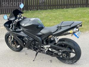 Yamaha R1 2005 Liepāja, ar dzinēja tilpumu 1.00 L un nobraukumu 0 tūkst. km par 4990 €, foto 6 vietnē AUTOMOTO.COM.LV