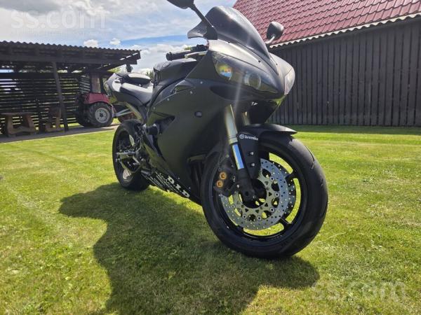 Yamaha R1 2005 Liepāja, ar dzinēja tilpumu 0.13 L un nobraukumu 0 tūkst. km par 4500 €, foto 4 vietnē AUTOMOTO.COM.LV