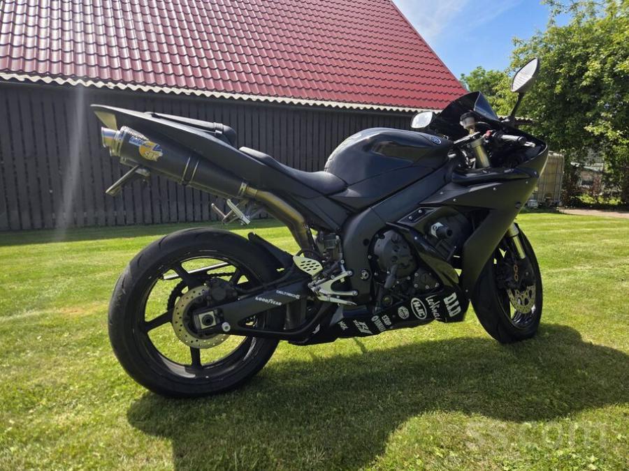 Yamaha R1 2005 in Liepaja, with an engine capacity of 0.13 L and mileage of 0 thousand km for 4500 €, photo 6 on AUTOMOTO.COM.LV