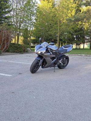 Yamaha R1 2005 Joniškis, ar dzinēja tilpumu 1.00 L un nobraukumu 24 tūkst. km par 3500 €, foto  vietnē AUTOMOTO.COM.LV
