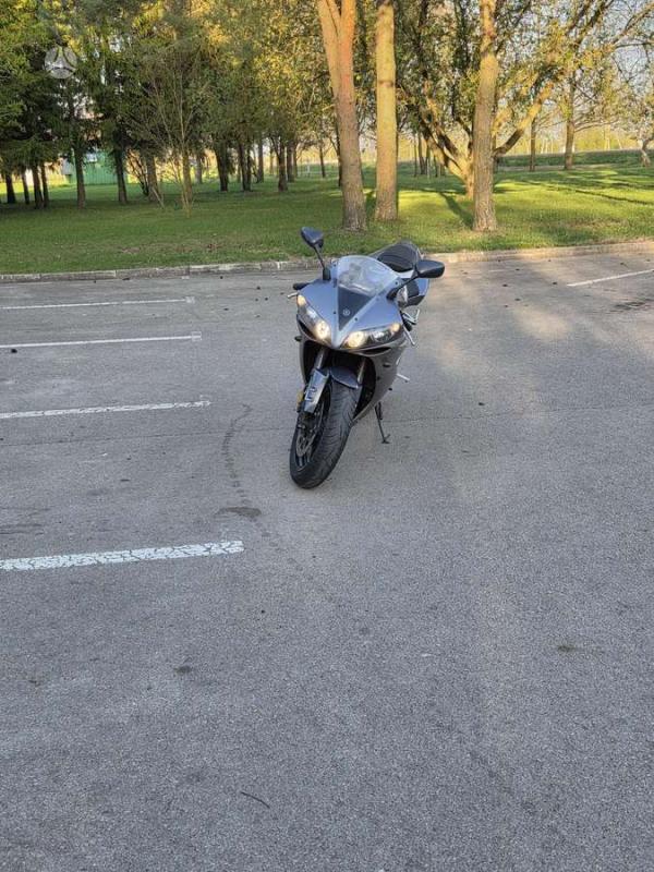 Yamaha R1 2005 Joniškis, ar dzinēja tilpumu 1.00 L un nobraukumu 24 tūkst. km par 3500 €, foto 2 vietnē AUTOMOTO.COM.LV