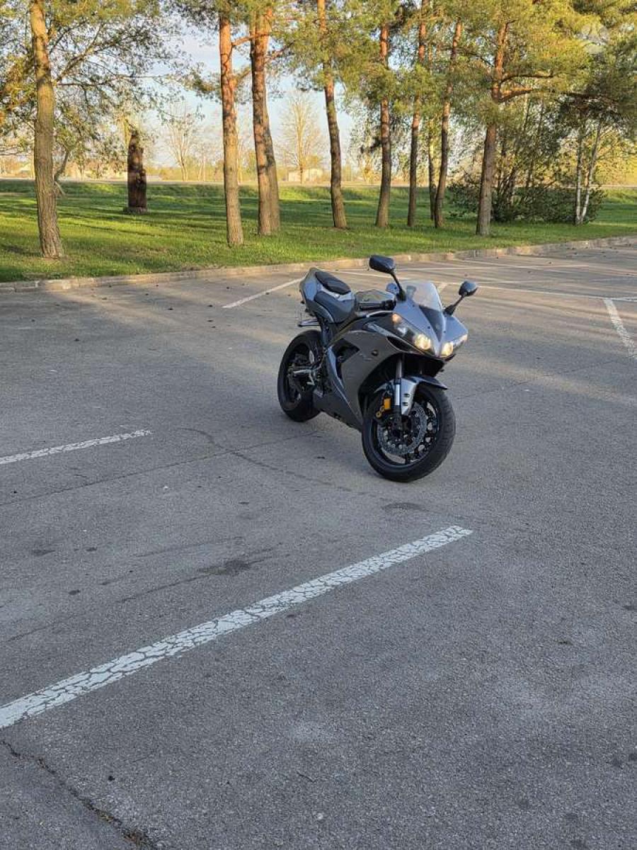 Yamaha R1 2005 Joniškis, ar dzinēja tilpumu 1.00 L un nobraukumu 24 tūkst. km par 3500 €, foto 4 vietnē AUTOMOTO.COM.LV