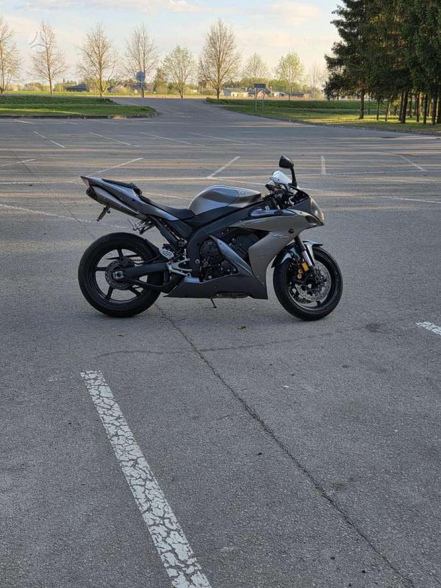 Yamaha R1 2005 Joniškis, ar dzinēja tilpumu 1.00 L un nobraukumu 24 tūkst. km par 3500 €, foto 6 vietnē AUTOMOTO.COM.LV