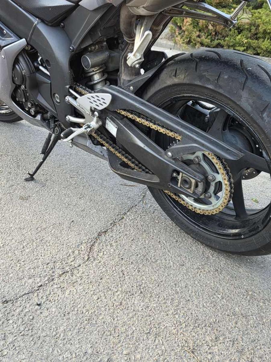 Yamaha R1 2005 Joniškis, ar dzinēja tilpumu 1.00 L un nobraukumu 24 tūkst. km par 3500 €, foto 8 vietnē AUTOMOTO.COM.LV
