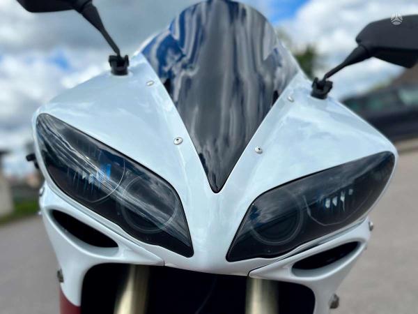 Ямаха R1 2005 в Вильнюс, объемом двигателя 1.00 л и пробегом 70 тыс. км за 4100 €, фото 3 на AUTOMOTO.COM.LV
