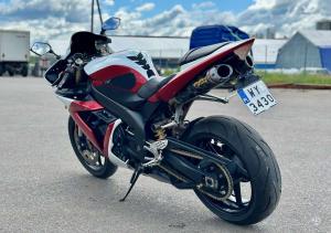 Yamaha R1 2005 in Vilnius, with an engine capacity of 1.00 L and mileage of 70 thousand km for 4100 €, photo 7 on AUTOMOTO.COM.LV