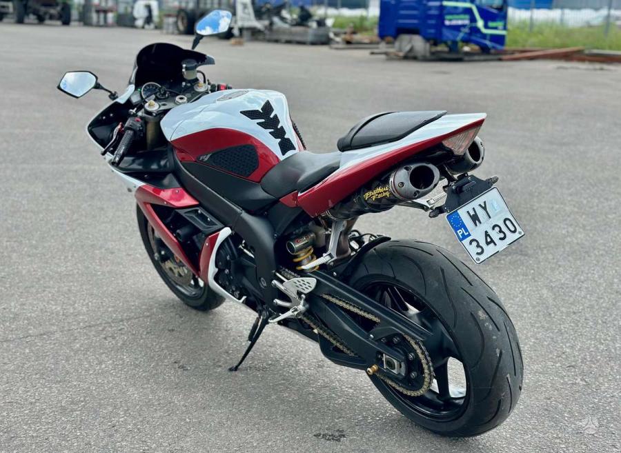 Yamaha R1 2005 in Vilnius, with an engine capacity of 1.00 L and mileage of 70 thousand km for 4100 €, photo 11 on AUTOMOTO.COM.LV