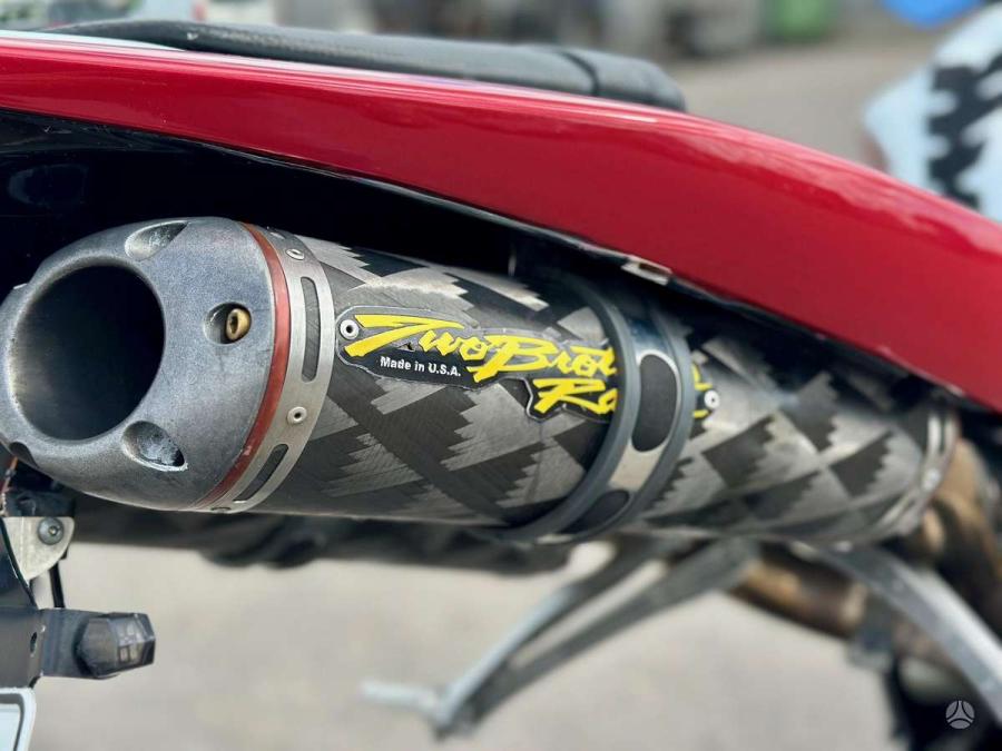 Yamaha R1 2005 in Vilnius, with an engine capacity of 1.00 L and mileage of 70 thousand km for 4100 €, photo 15 on AUTOMOTO.COM.LV