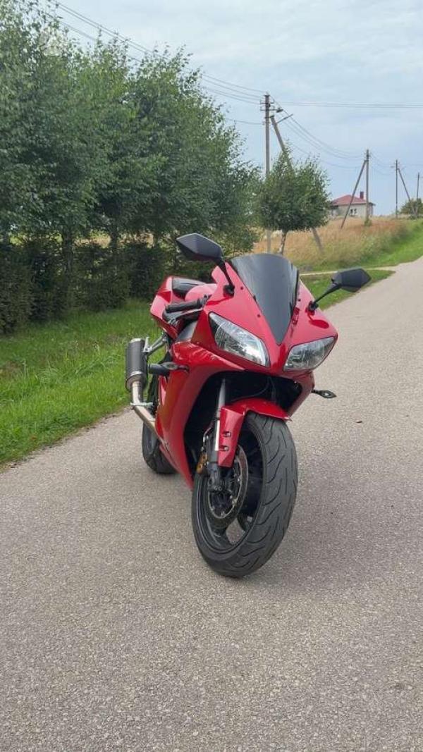 Yamaha R1 2005 Viļņa, ar dzinēja tilpumu 1.00 L un nobraukumu 50 tūkst. km par 3500 €, foto 1 vietnē AUTOMOTO.COM.LV