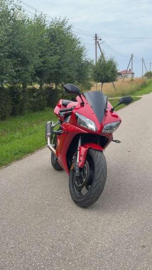 Yamaha R1 2005 Viļņa, ar dzinēja tilpumu 1.00 L un nobraukumu 50 tūkst. km par 3500 €, foto  vietnē AUTOMOTO.COM.LV