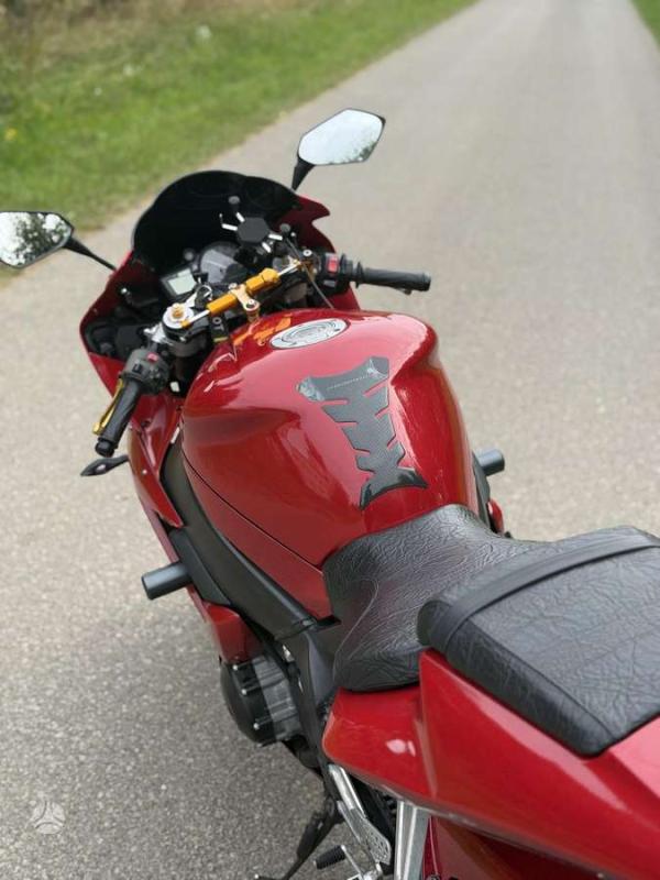 Yamaha R1 2005 Viļņa, ar dzinēja tilpumu 1.00 L un nobraukumu 50 tūkst. km par 3500 €, foto 3 vietnē AUTOMOTO.COM.LV