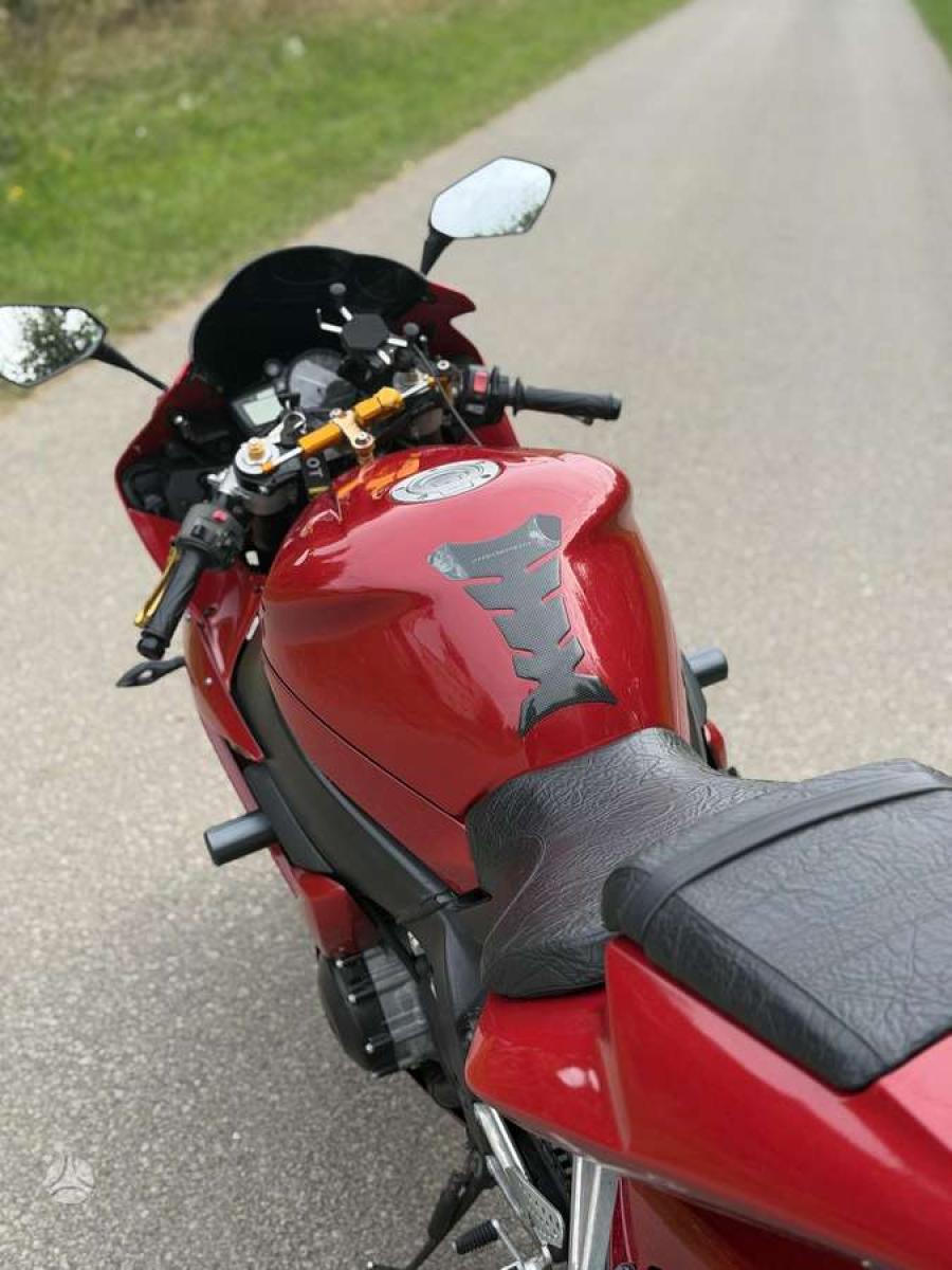 Yamaha R1 2005 Viļņa, ar dzinēja tilpumu 1.00 L un nobraukumu 50 tūkst. km par 3500 €, foto 3 vietnē AUTOMOTO.COM.LV