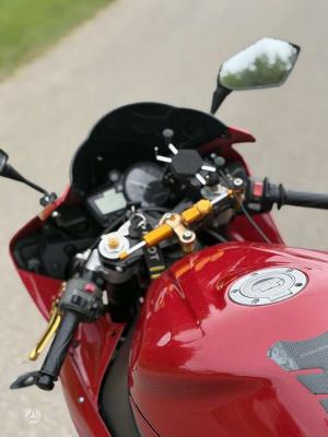 Yamaha R1 2005 Viļņa, ar dzinēja tilpumu 1.00 L un nobraukumu 50 tūkst. km par 3500 €, foto 4 vietnē AUTOMOTO.COM.LV