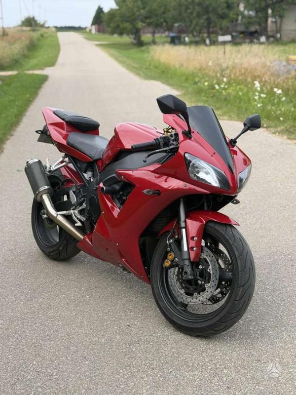 Yamaha R1 2005 Viļņa, ar dzinēja tilpumu 1.00 L un nobraukumu 50 tūkst. km par 3500 €, foto 5 vietnē AUTOMOTO.COM.LV
