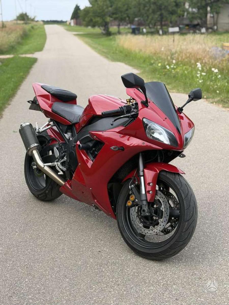 Yamaha R1 2005 Viļņa, ar dzinēja tilpumu 1.00 L un nobraukumu 50 tūkst. km par 3500 €, foto 5 vietnē AUTOMOTO.COM.LV
