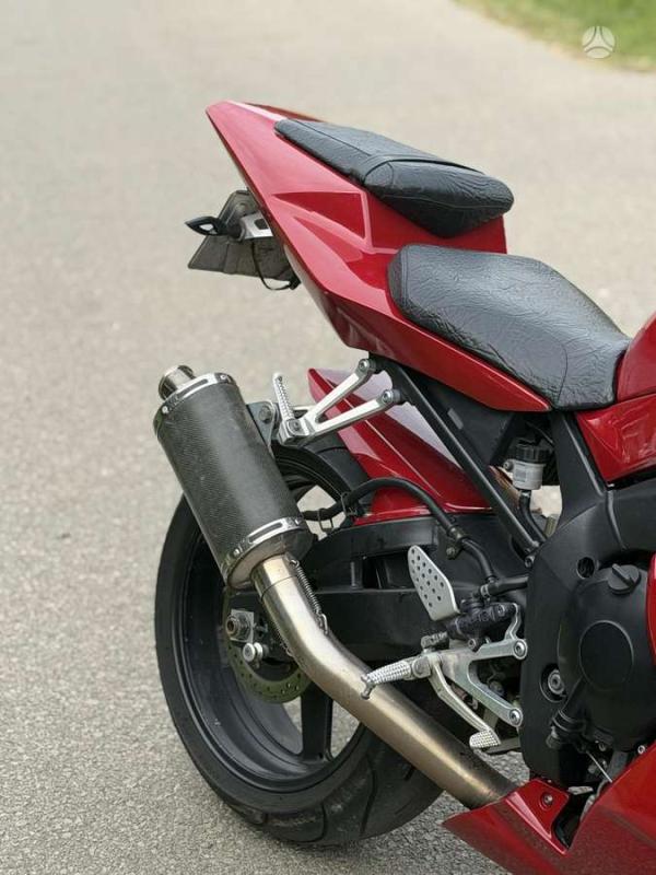 Yamaha R1 2005 Viļņa, ar dzinēja tilpumu 1.00 L un nobraukumu 50 tūkst. km par 3500 €, foto 6 vietnē AUTOMOTO.COM.LV