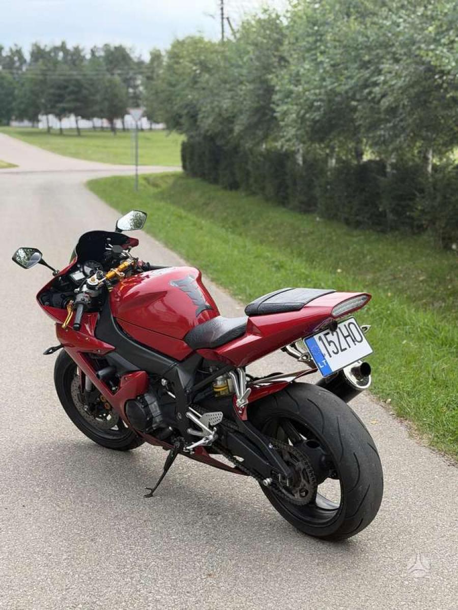 Yamaha R1 2005 Viļņa, ar dzinēja tilpumu 1.00 L un nobraukumu 50 tūkst. km par 3500 €, foto 8 vietnē AUTOMOTO.COM.LV