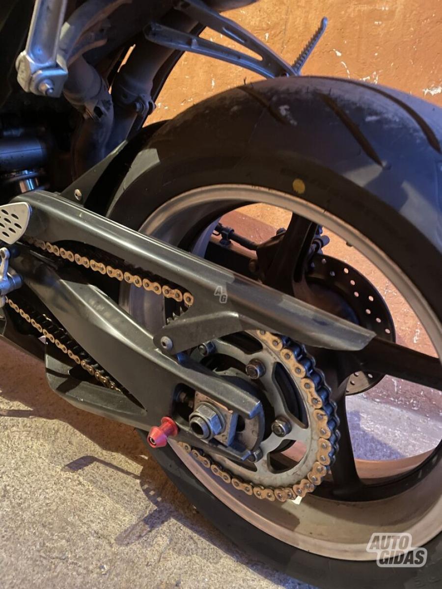 Yamaha R1 2006 Šauļi, ar dzinēja tilpumu 0.00 L un nobraukumu 0 tūkst. km par 4500 €, foto 9 vietnē AUTOMOTO.COM.LV