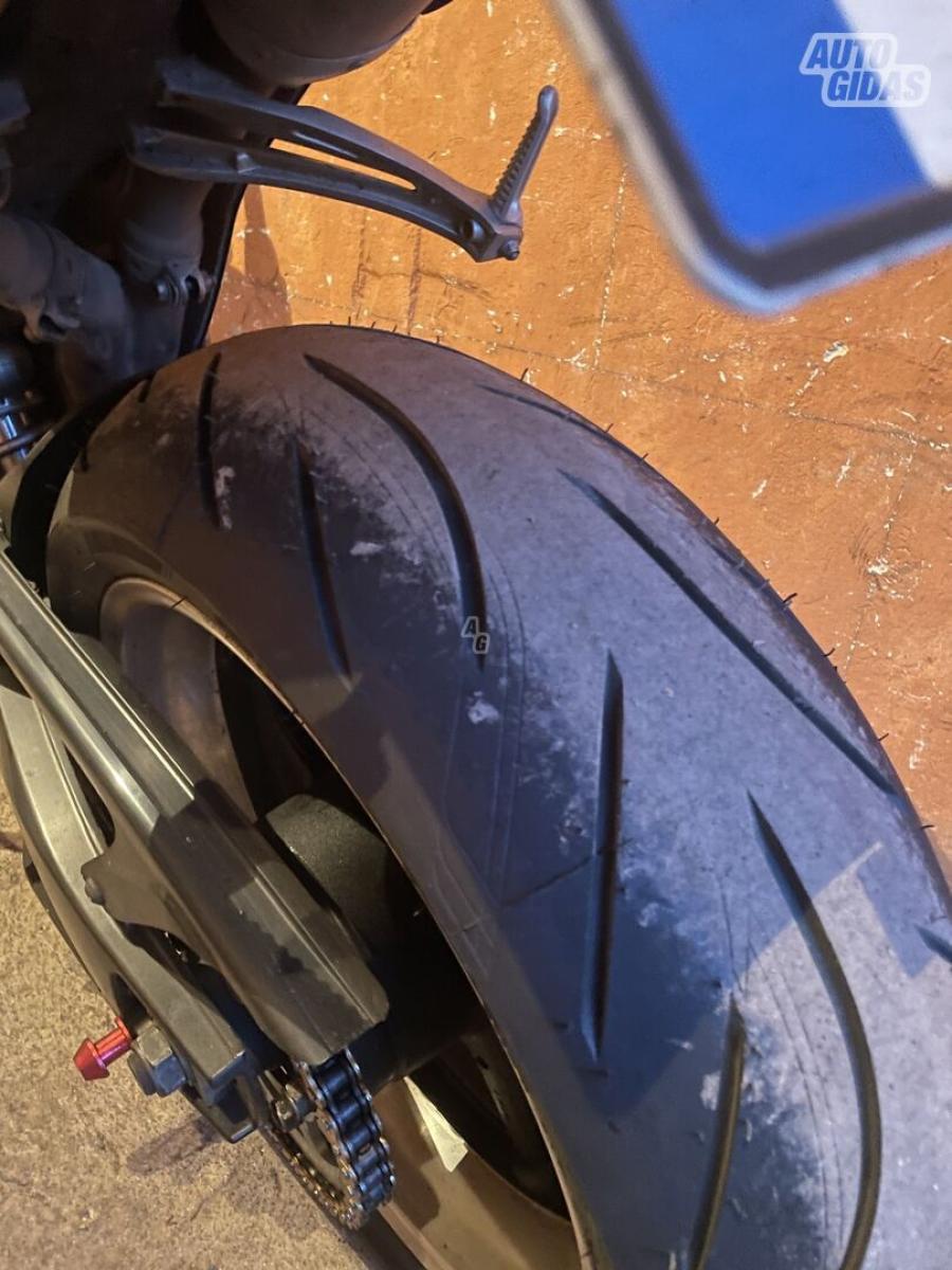 Yamaha R1 2006 Šauļi, ar dzinēja tilpumu 0.00 L un nobraukumu 0 tūkst. km par 4500 €, foto 11 vietnē AUTOMOTO.COM.LV