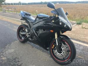 Yamaha R1 2006 Liepāja, ar dzinēja tilpumu 1.00 L un nobraukumu 0 tūkst. km par 4900 €, foto  vietnē AUTOMOTO.COM.LV