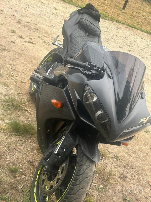 Yamaha R1 2007 in Preili, with an engine capacity of 1.00 L and mileage of 0 thousand km for 5000 €, photo 5 on AUTOMOTO.COM.LV