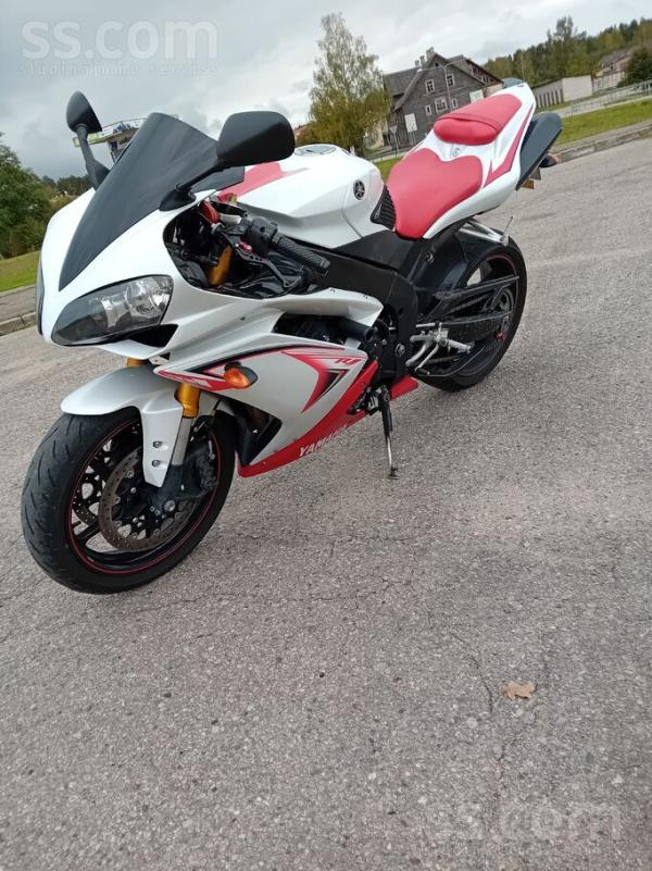 Yamaha R1 2007 in Preili, with an engine capacity of 1.00 L and mileage of 0 thousand km for 5200 €, photo 6 on AUTOMOTO.COM.LV